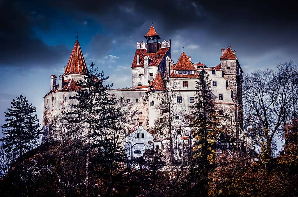 The 5 Most Haunted Castles in Europe - Realmag